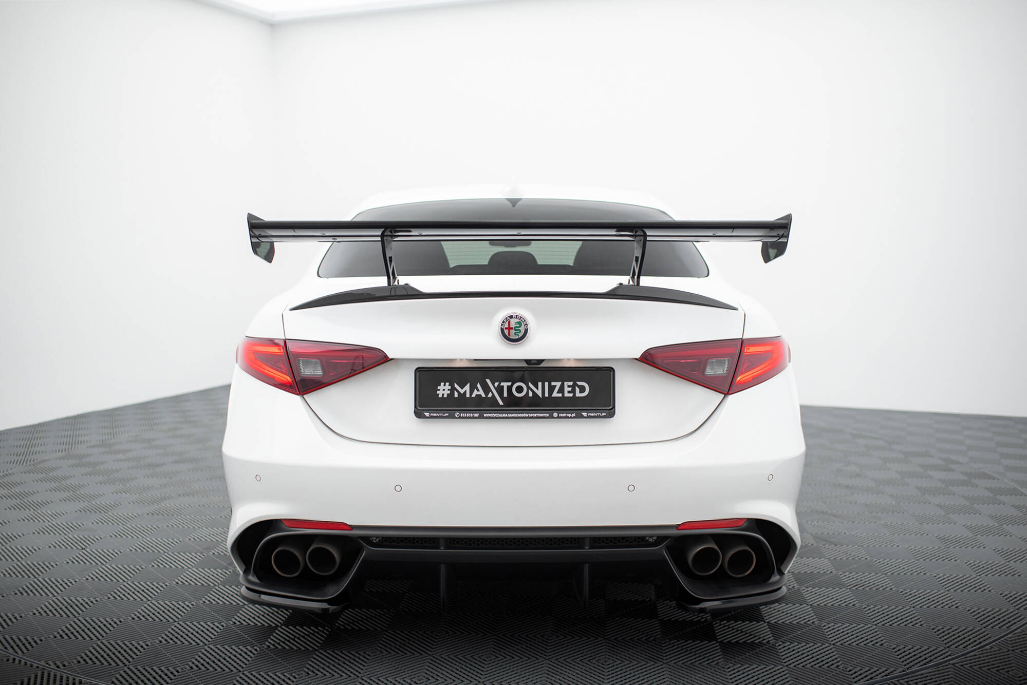 Alfa Romeo Giulia Quadrifoglio Kolfibervinge Maxton Design | DDESIGN
